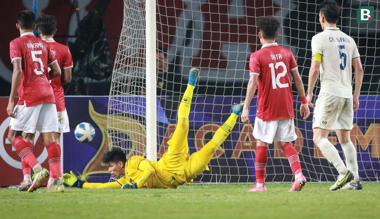 Foto: Aksi Heroik Cahya Supriadi Saat Selamatkan Gawang Timnas ...