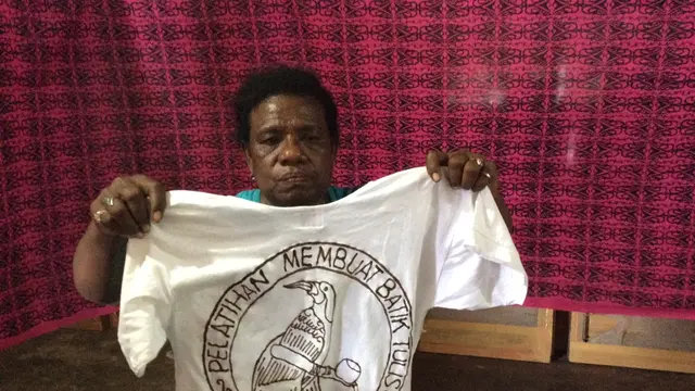 Kegigihan Perempuan Papua dalam Goresan Canting Batik Sentani ...