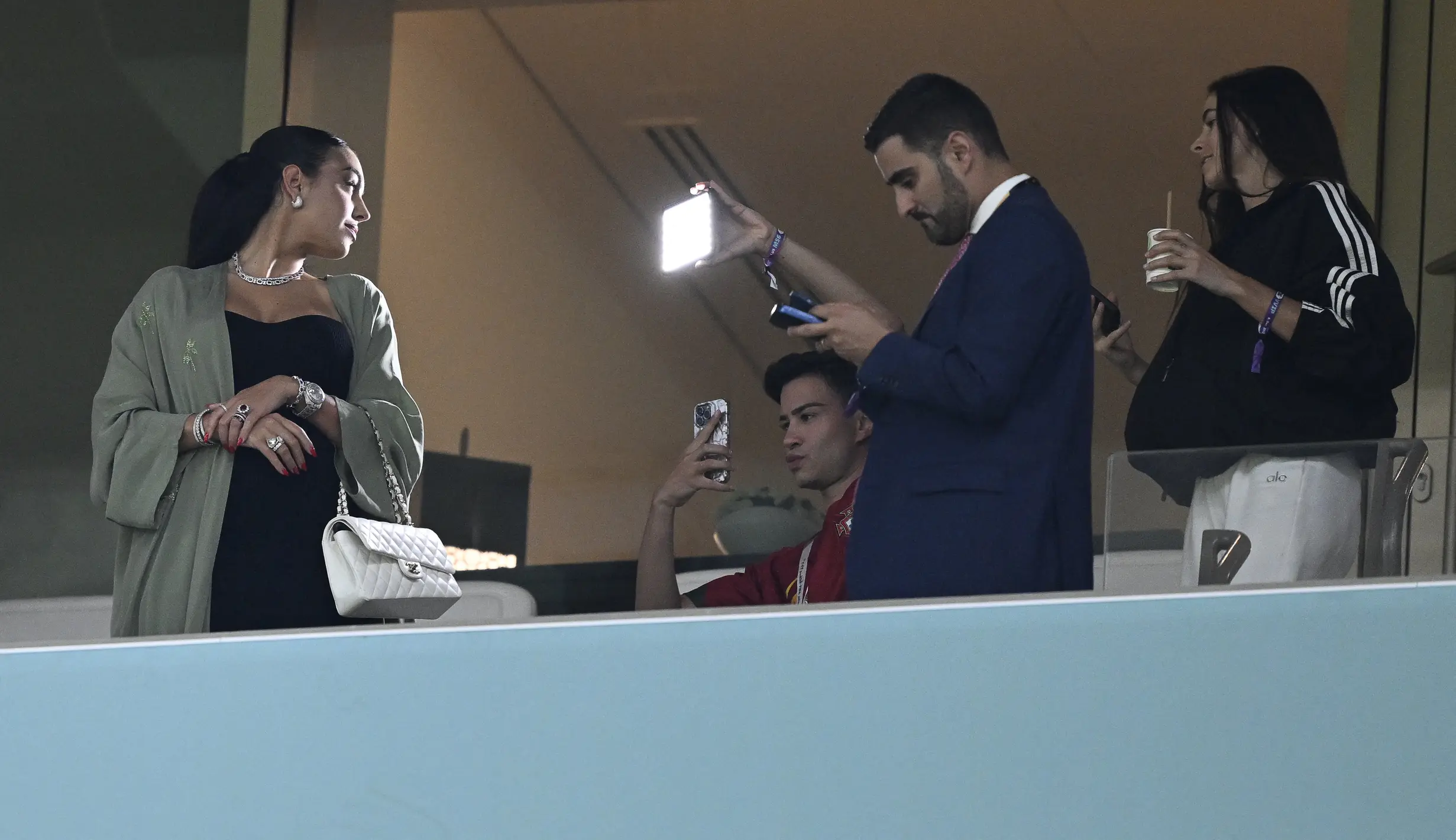 Gaya Pacar Ronaldo Saksikan Laga Portugal vs Swiss di Piala Dunia 2022 ...