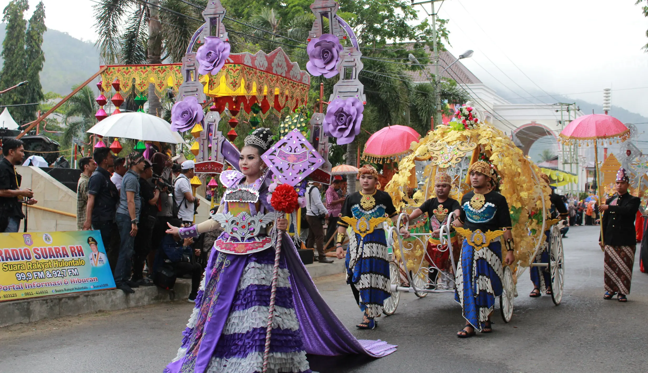 FOTO: Memperkenalkan Kain Khas Gorontalo Lewat Karnaval Karawo 2018 ...