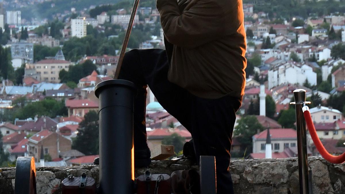 Kisah Meriam Belanda di Masjid yang Bertahan dari Letusan Gunung ...