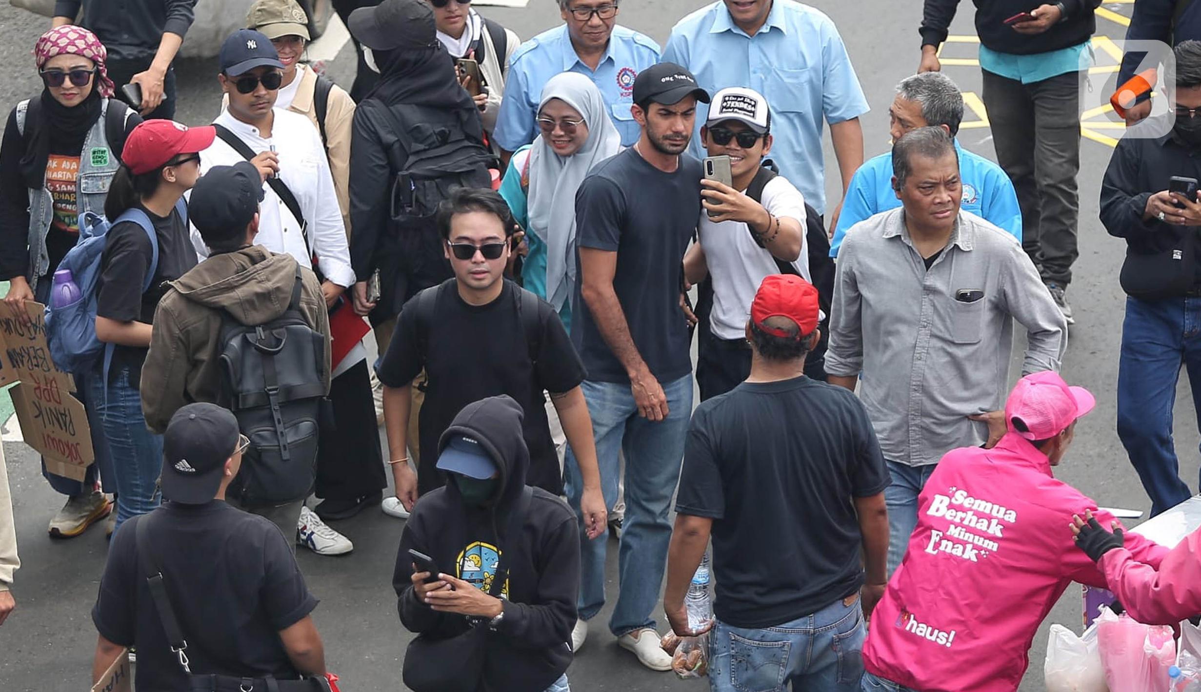Mengaku Resah, Reza Rahardian Ikut Turun ke Jalan Tolak Revisi UU Pilkada
