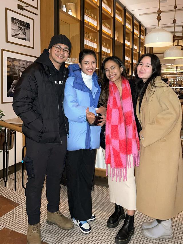 Deva Mahenra dan Mikha Tambayong di New York, Potret Mesra Pengantin ...