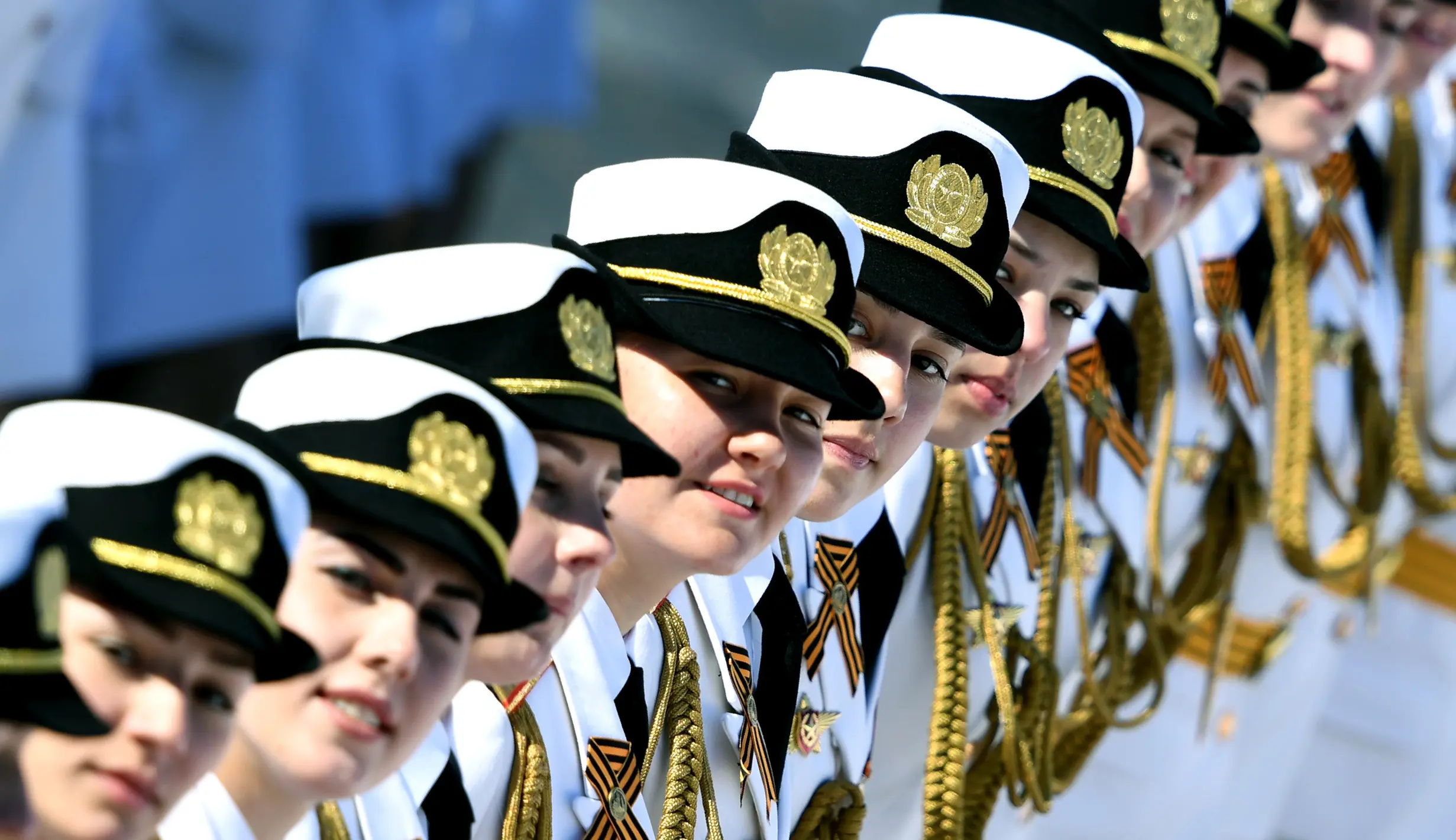 Melihat Tentara Wanita Rusia Ikuti Latihan Parade Militer - Foto ...