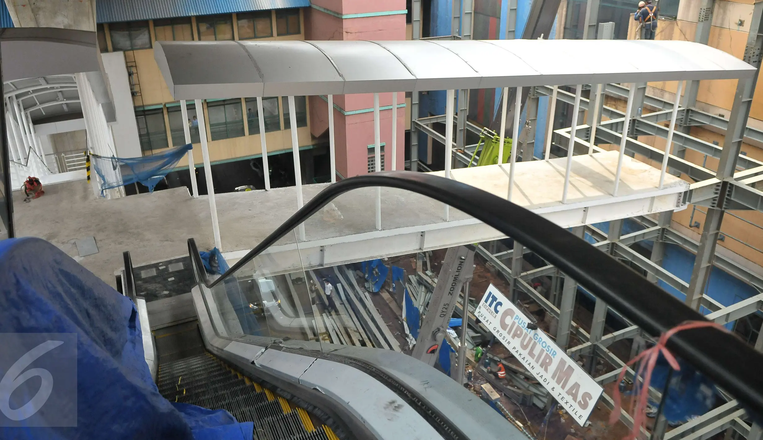 Dinilai Terlalu Tinggi, Halte Transjakarta Cipulir Kini Dipasangi ...