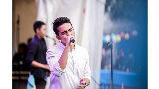 6 Potret Vadi Akbar, Adik Vidi Aldiano yang Juga Seorang Penyanyi