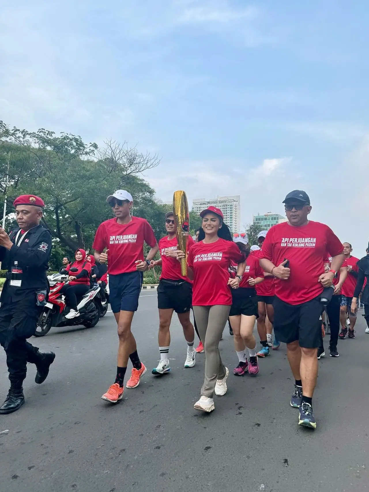 6 Potret Krisdayanti Bawa Obor Api Perjuangan Jelang Rakernas PDIP ...