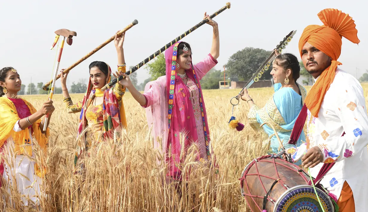 FOTO: Tarian Tradisional Rakyat Punjab Jelang Festival Panen Baisakhi ...