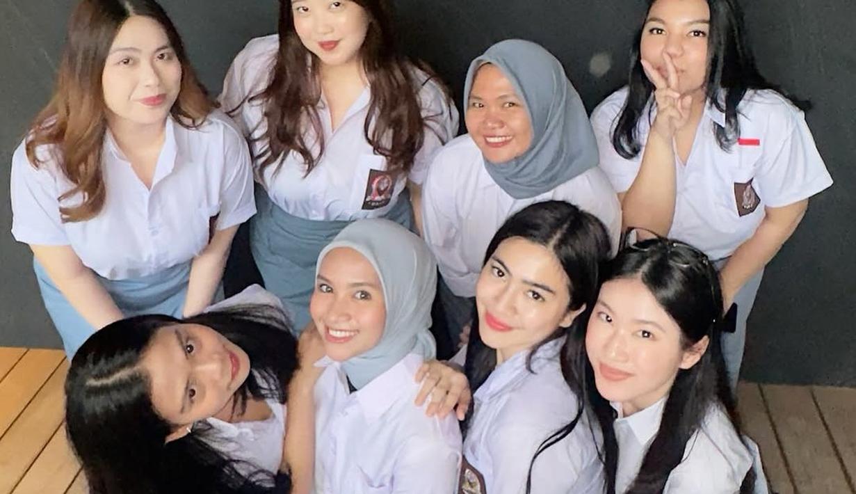 Potret Felicya Angelista Reuni Sahabat Lama, Kompak Pakai Seragam SMA