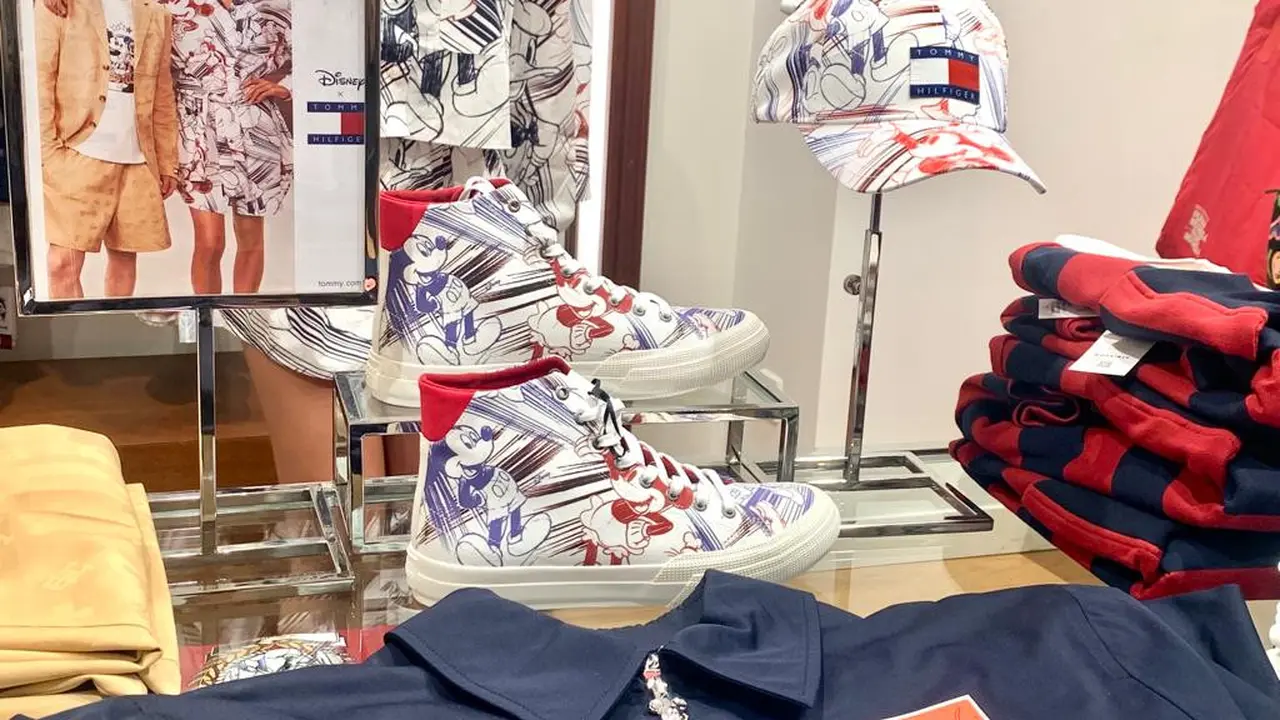 Gaya Preppy yang Playful dalam Koleksi Terbaru Disney x Tommy Hilfiger