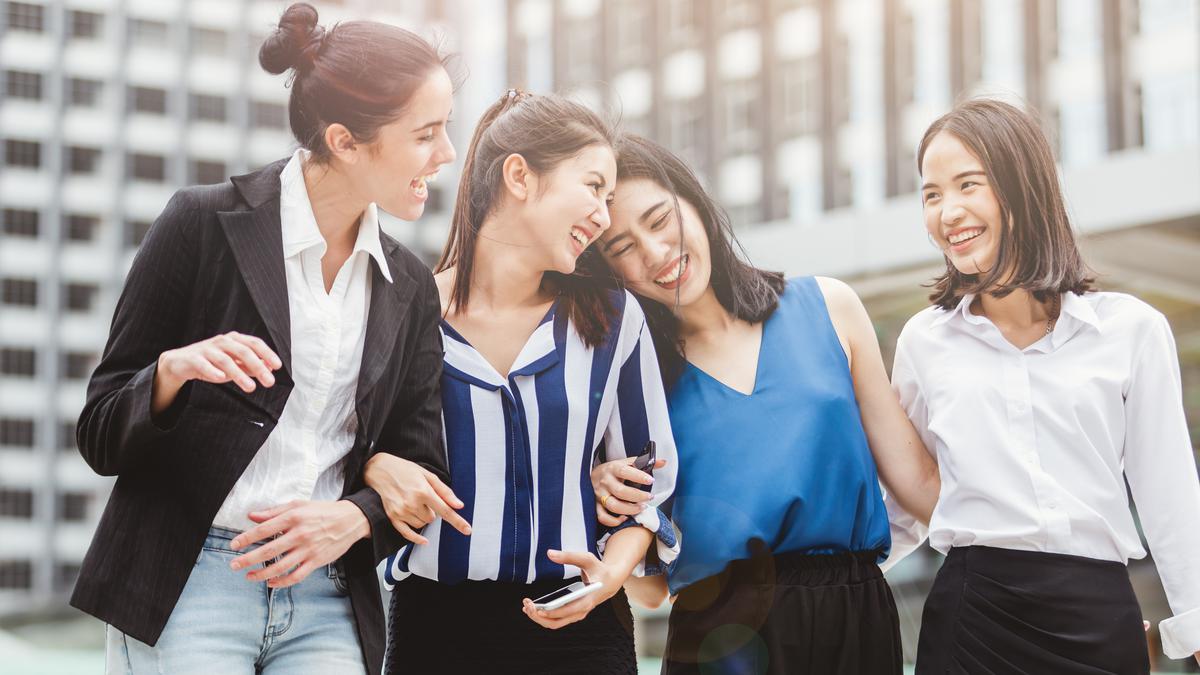 5 Cara Agar Punya Banyak Teman dan Disukai Semua Orang - Lifestyle ...