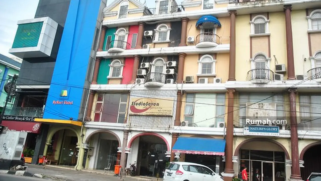 6 Potret Kediaman Lama Keluarga Anang Hermansyah, Ruko yang Banyak ...