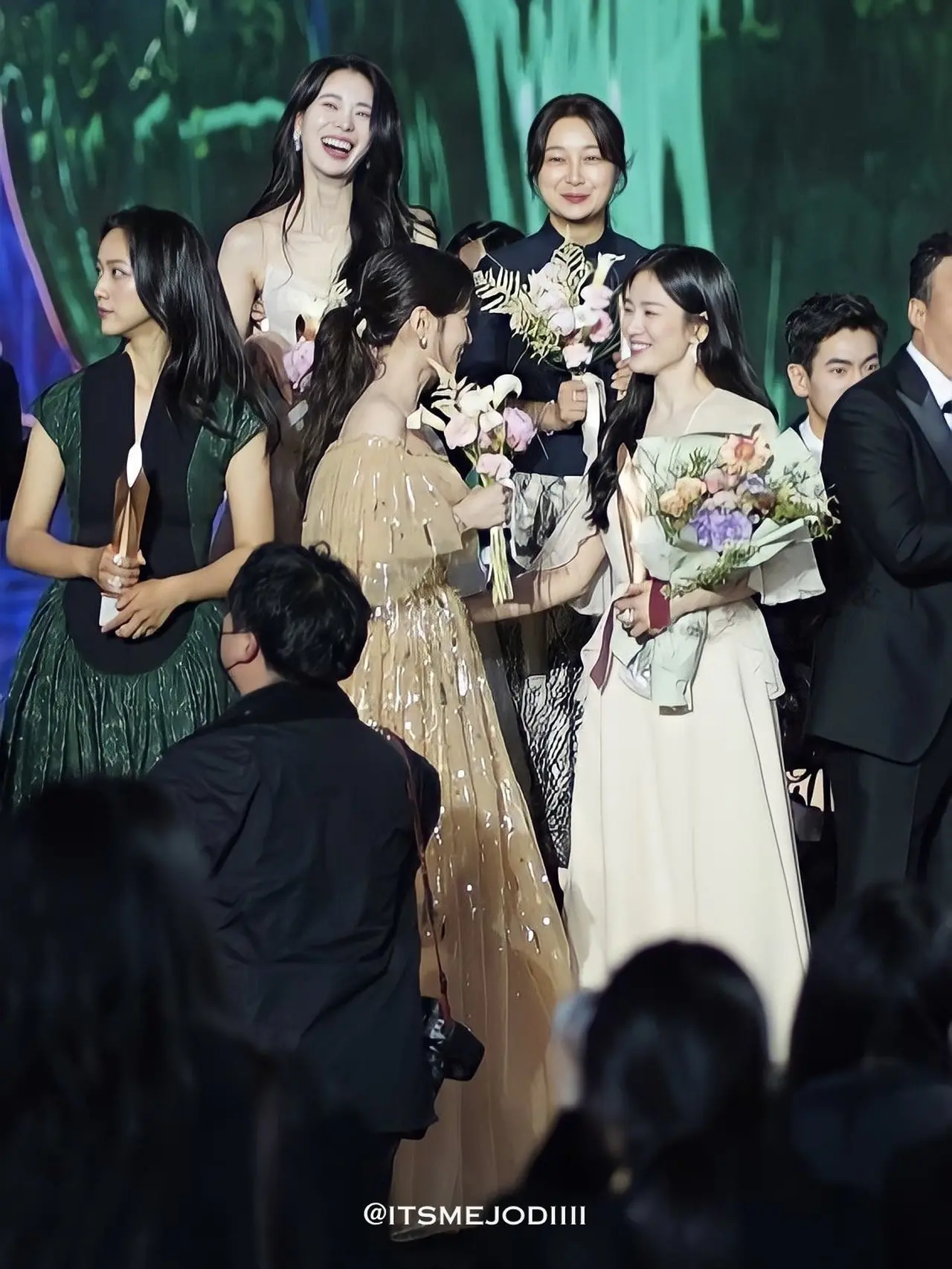 Song Hye Kyo Menang Aktris Terbaik di Baeksang Arts Awards 2023, Curi Perhatian Lewat Interaksi ...