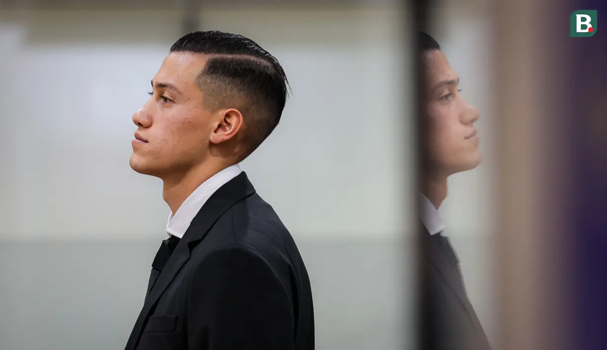 Foto: Momen Jay Idzes Resmi Jadi Warga Negara Indonesia, Bawa Sang ...