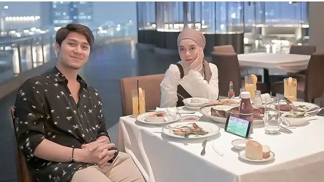 6 Momen Lesty Kejora dan Rizky Billar Dinner Mewah, Romantis - Hot Liputan6.com
