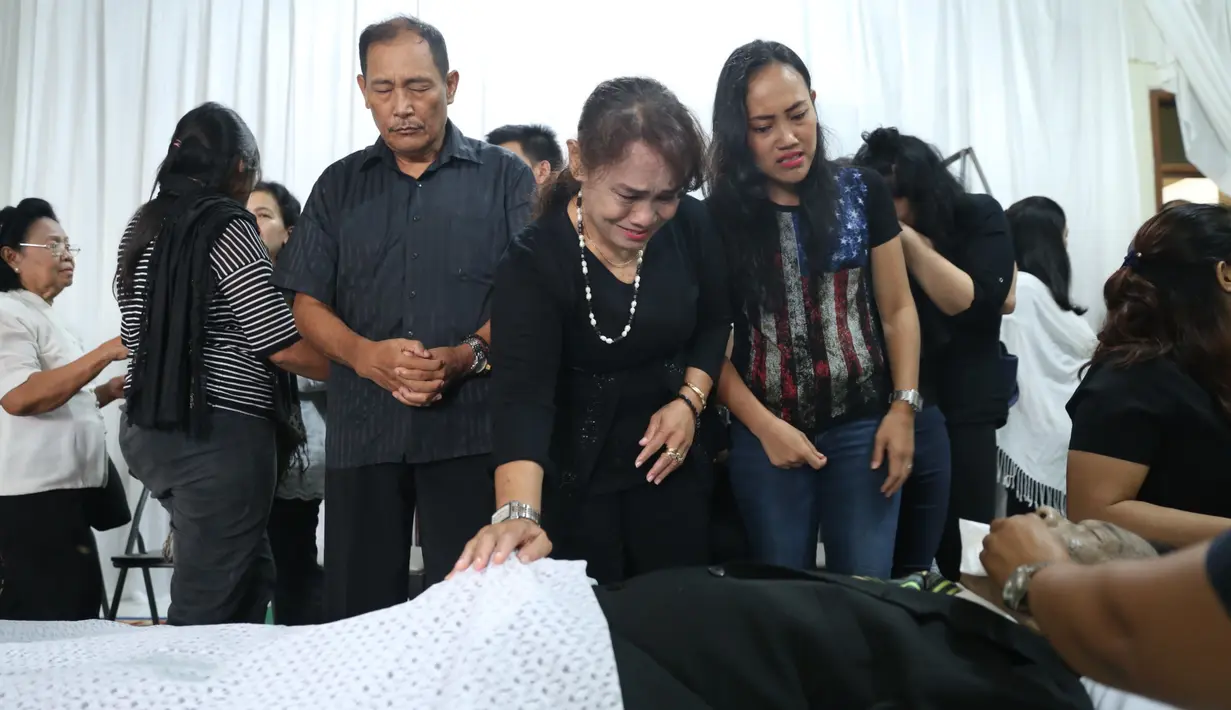 Suasana Haru di Rumah Duka Advent Bangun - Photo Fimela.com