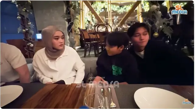 7 Potret Sule Ajak Santyka Fauziah Dinner Bareng Anak-Anaknya, Akrab Banget - Hot Liputan6.com