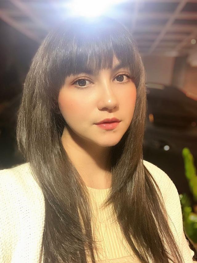 5 Potret Terbaru Alessia Cestaro dengan Rambut Berponi, Bak Remaja ...