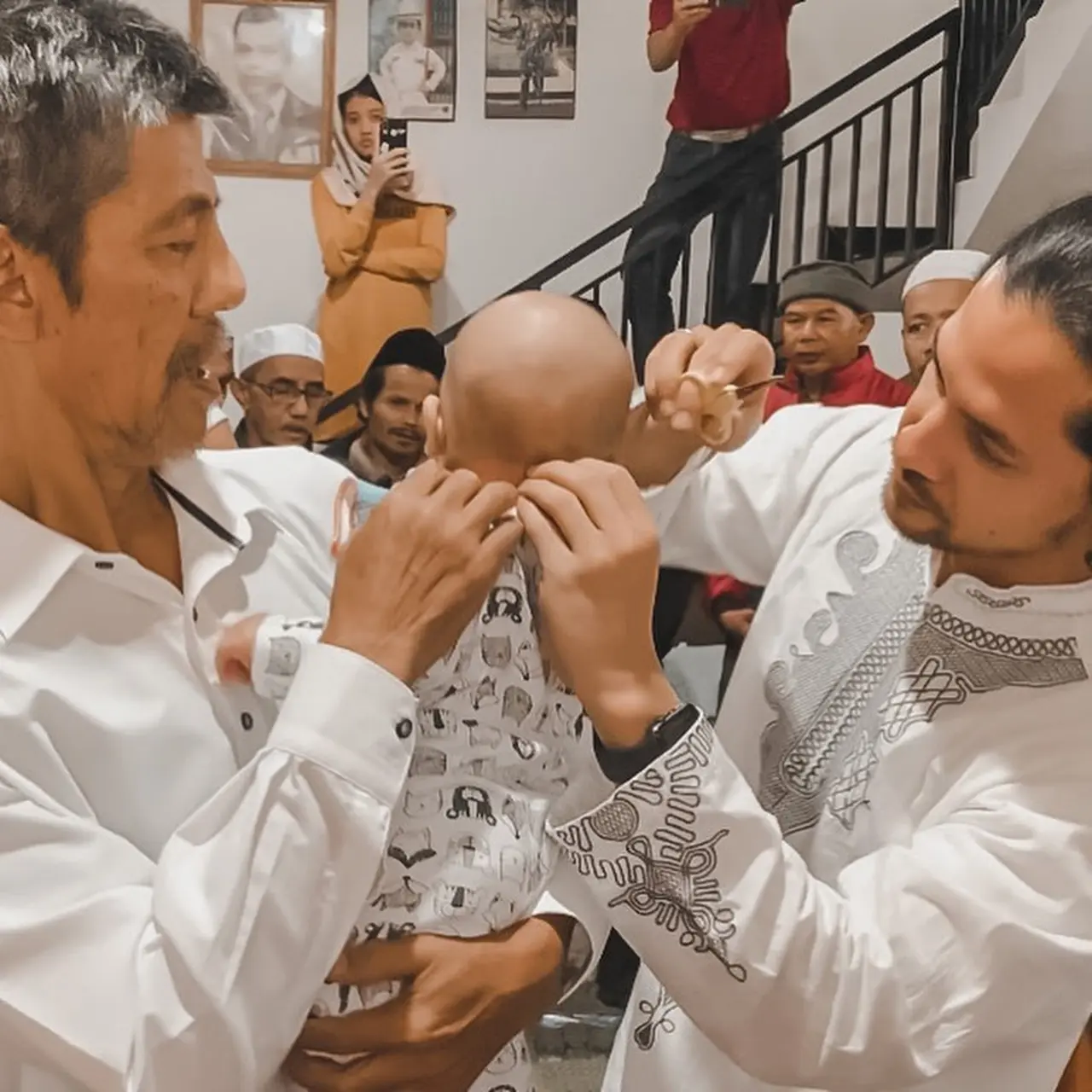Ayah Edward Akbar Meninggal Dunia, Ini 5 Momen Kenangannya - Hot ...