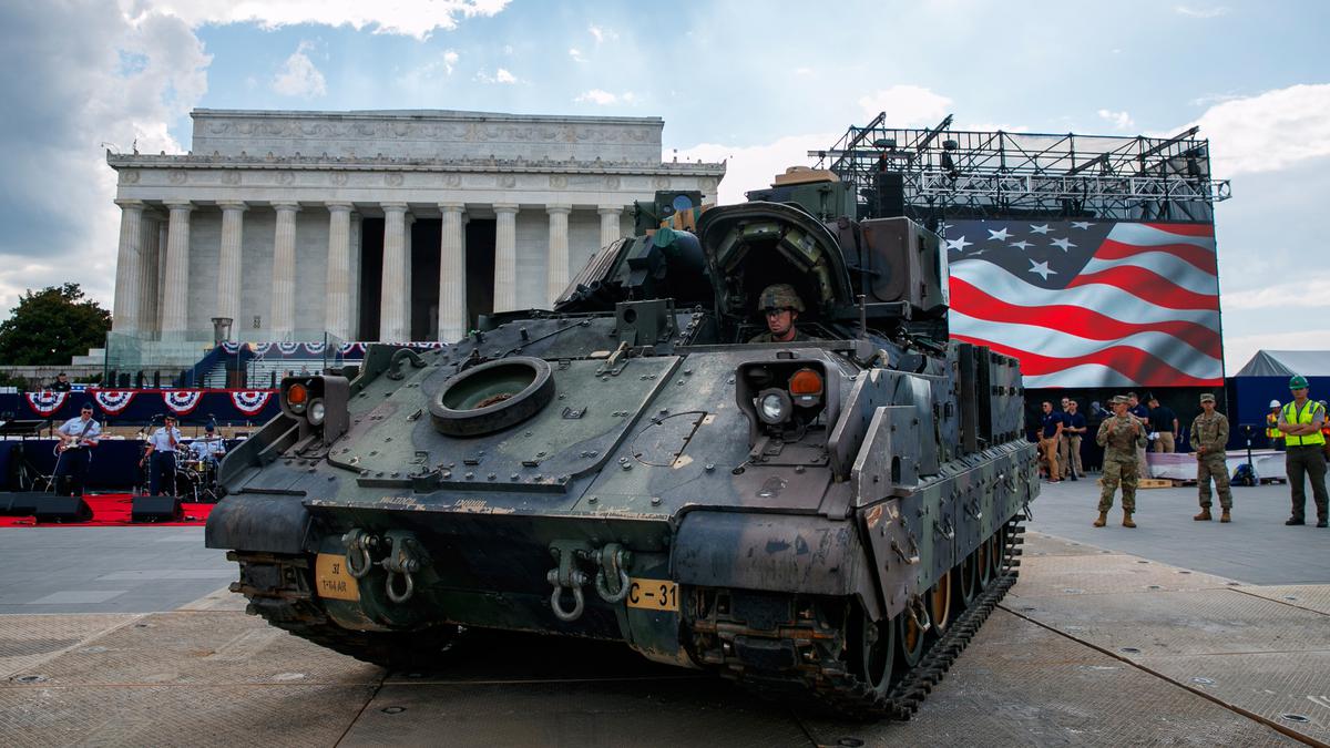 FOTO: Tank-Tank Berdatangan di Washington Sambut Hari Kemerdekaan AS ...
