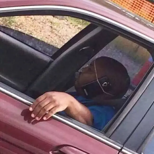 7 Potret Nyeleneh Orang saat Telponan Ini Bikin Geleng Kepala - Hot Liputan6.com