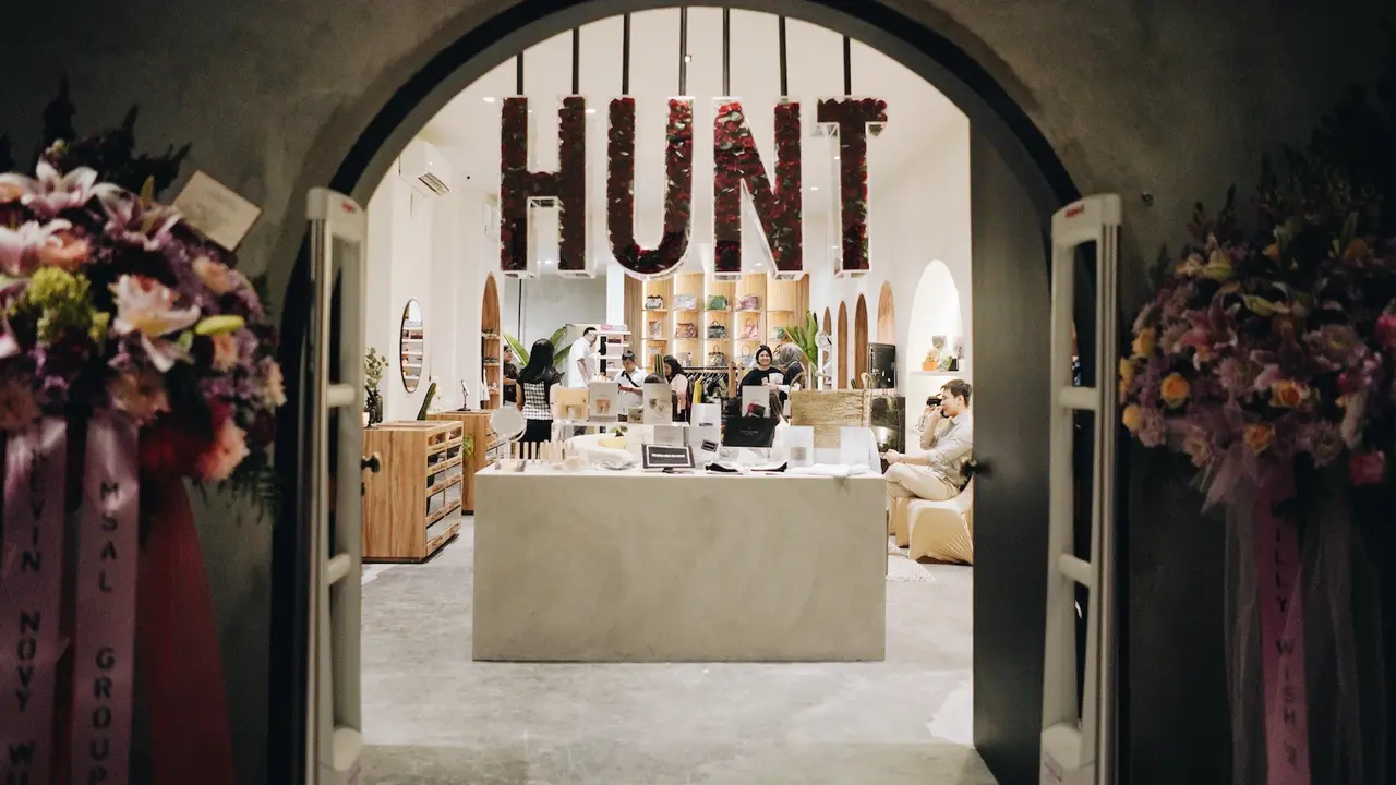 Melihat Toko Barang Mewah Preloved Pertama dan Terbesar di Indonesia ...