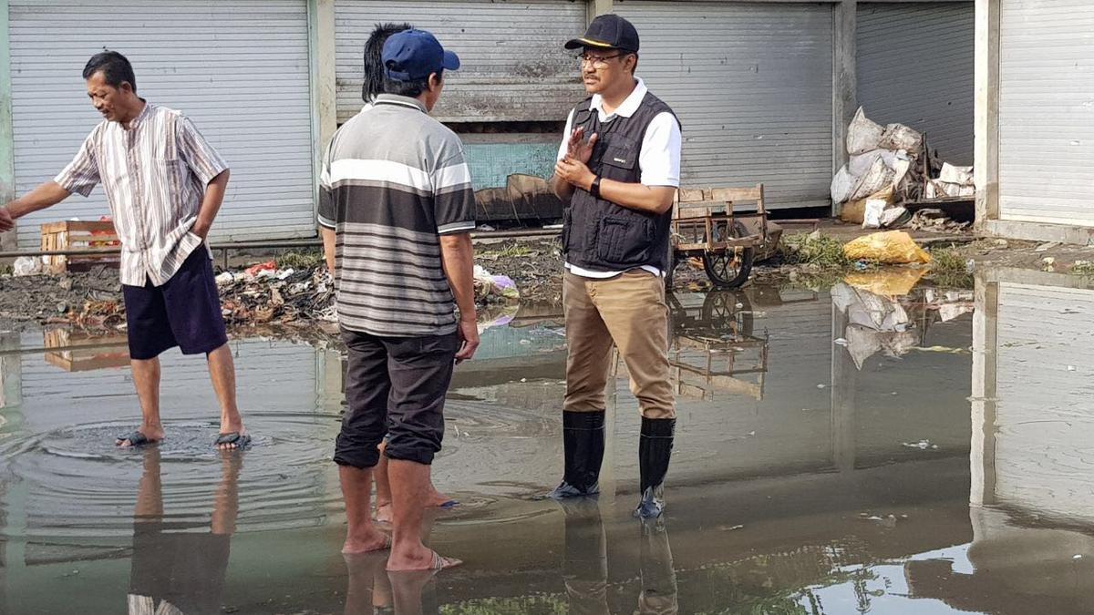 Gus Ipul Sambangi Korban Banjir Gresik - Pemilu Liputan6.com
