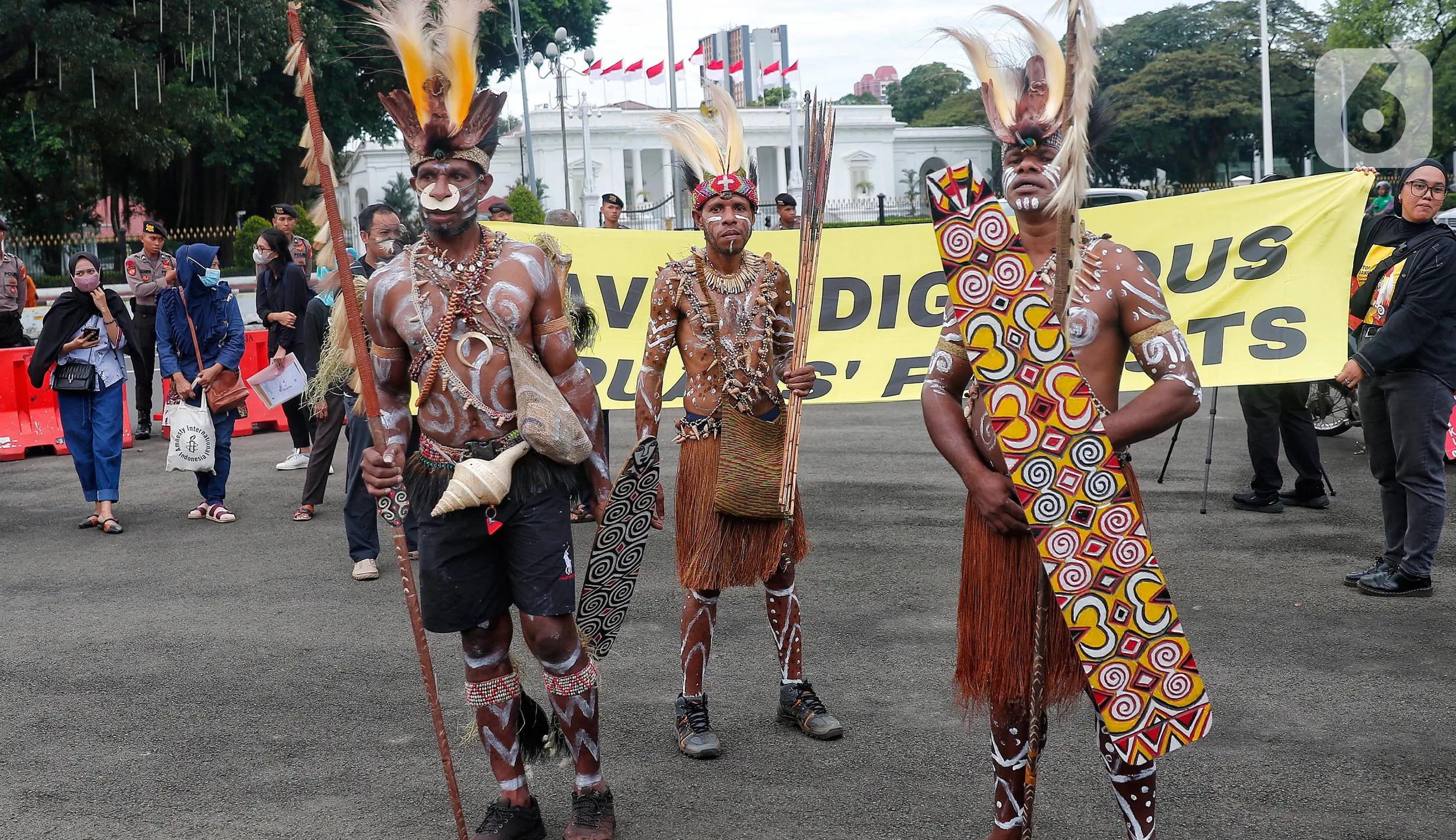 Hutan Adat Terancam Masyarakat Suku Awyu Papua Unjuk Rasa Di Depan