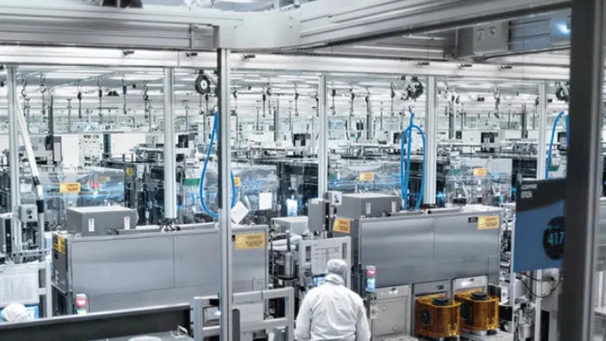 Intel Akan Produksi Chip MediaTek - Tekno Liputan6.com