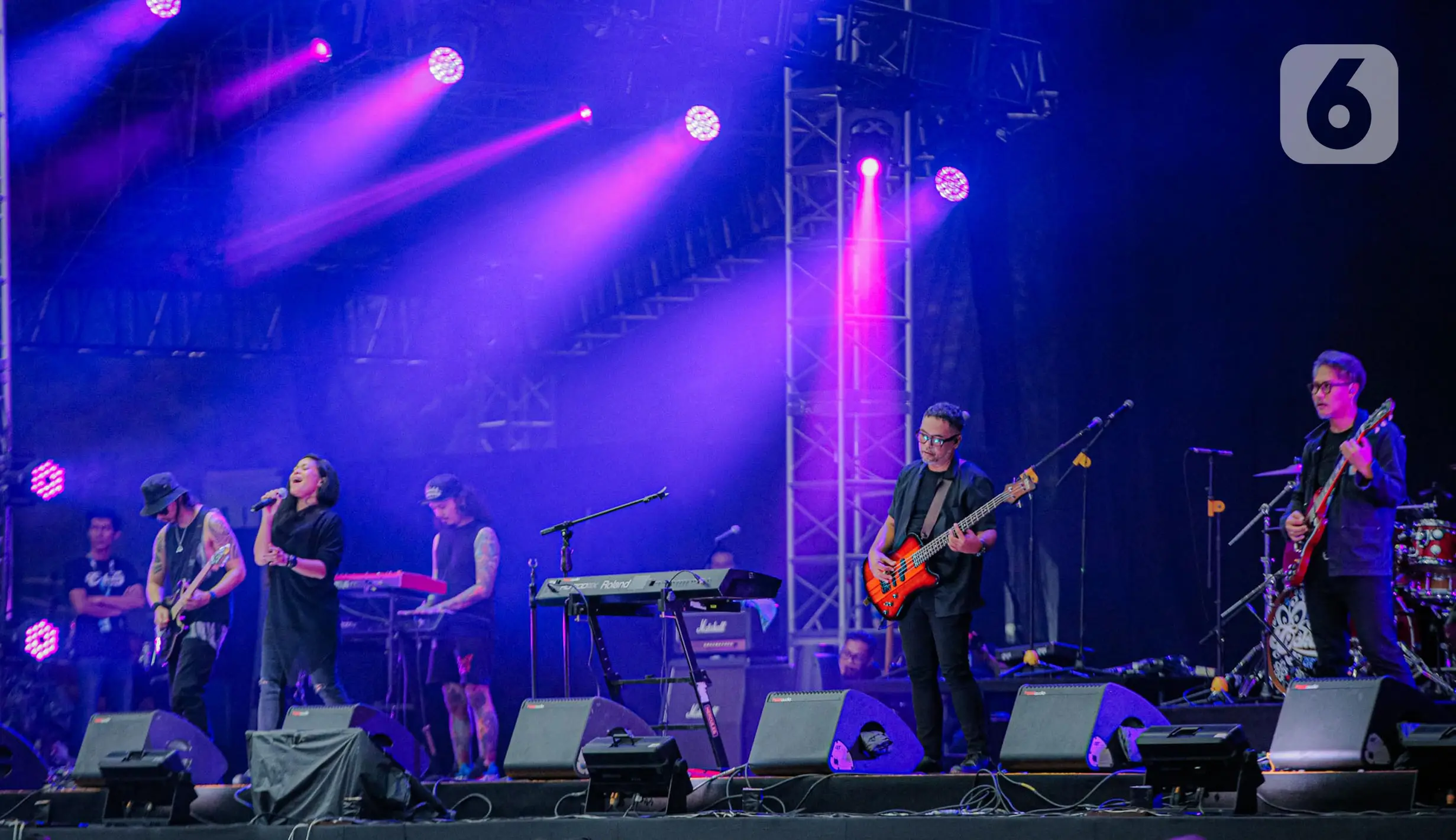 Penampilan Band Cokelat dalam Konser Sheila on 7 - Foto Liputan6.com