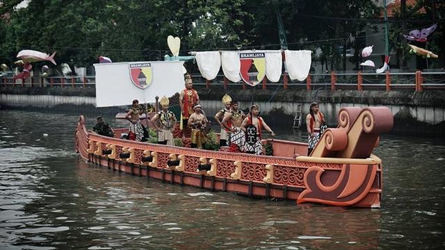 6 Potret Meriah Festival Perahu Nusantara dan Parade Sepeda Onthel di ...