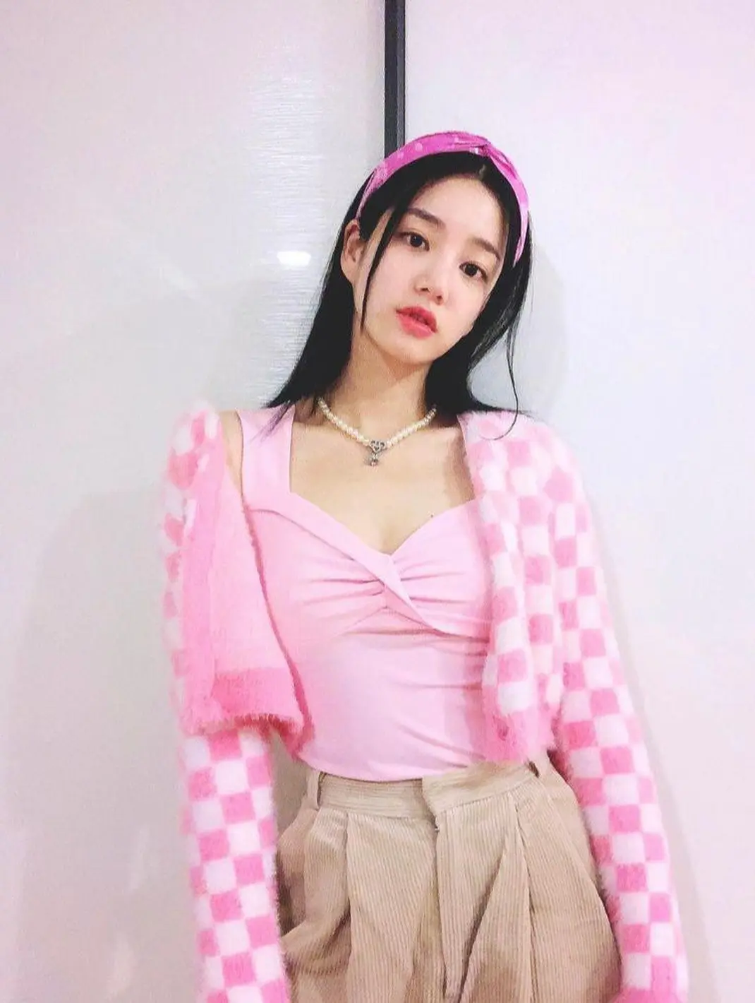 8 Gaya Girly Lee Yubi, Aktris yang Digosipkan Berpacaran dengan ...