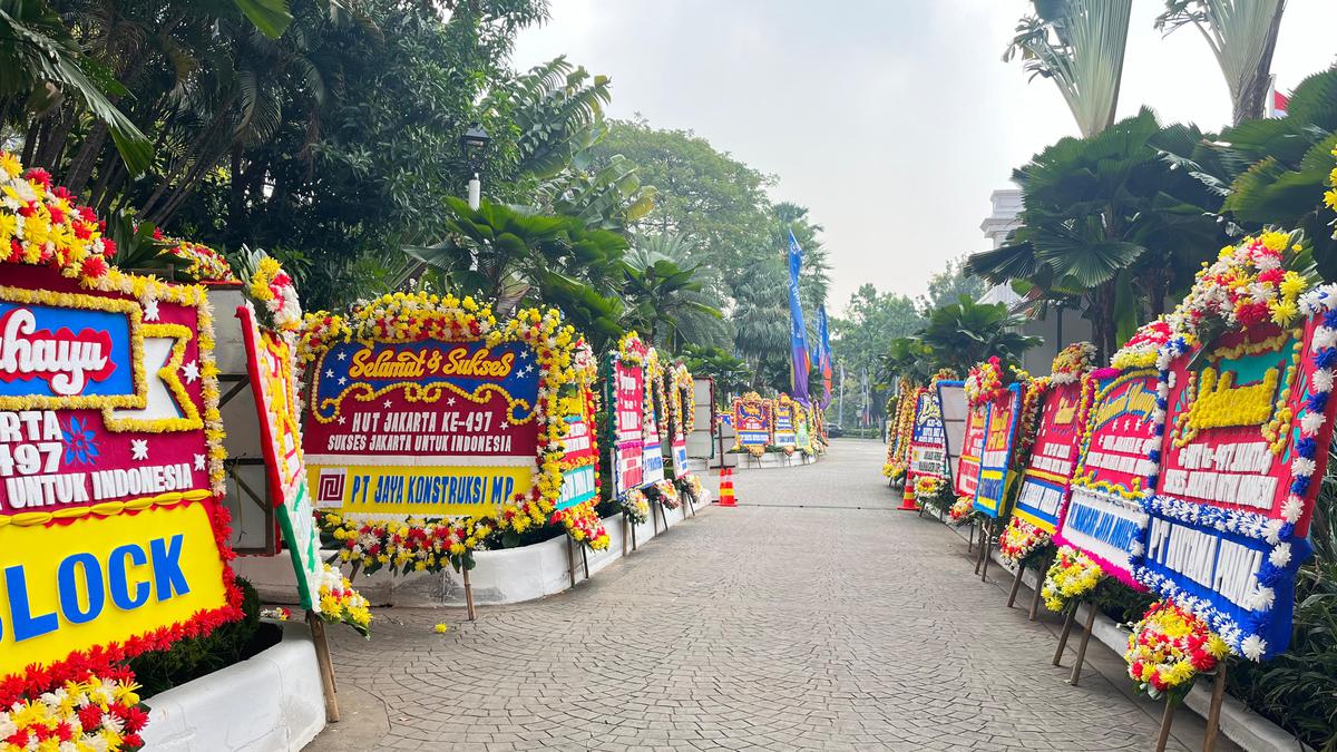 HUT ke-497 Jakarta, Karangan Bunga Penuhi Balai Kota - News Liputan6.com