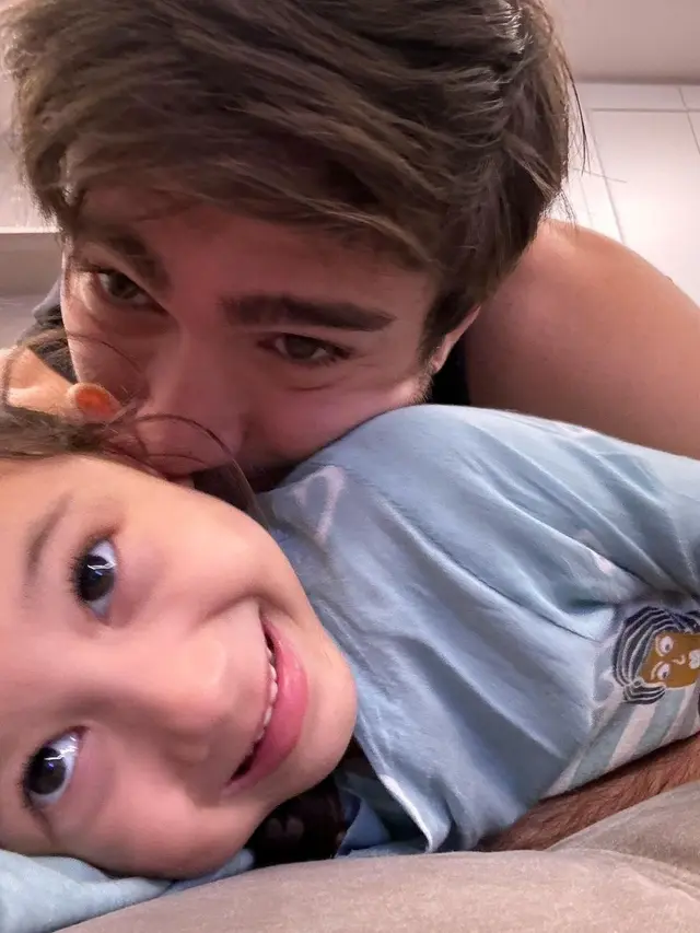 6 Potret Eryck Amaral dan Arabella, Selalu Luangkan Waktu Bertemu Anak - Hot Liputan6.com