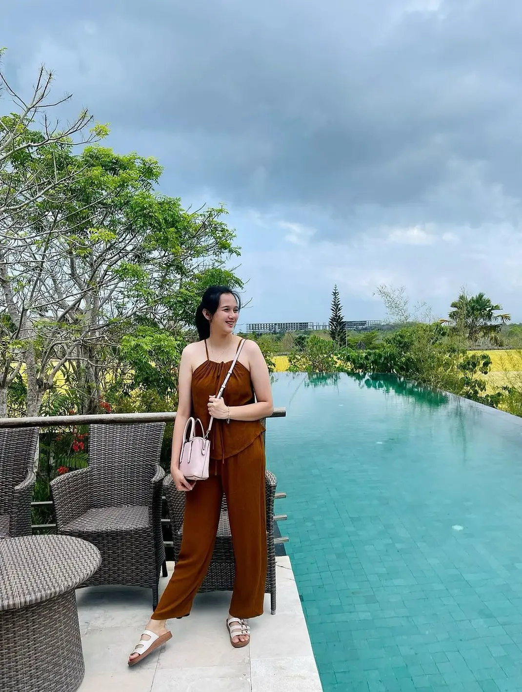 Punya Tiga Anak Disebut Seperti ABG, Berikut Potret Cantik Meiza Aulia ...