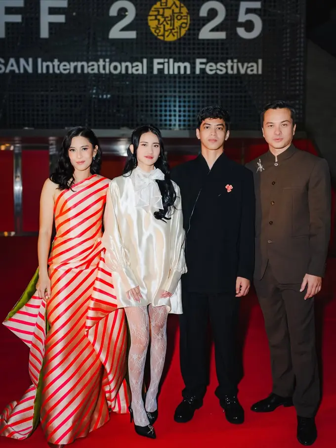 Adu Gaya Rangga-Cinta Dua Generasi di Red Carpet BIFF 2025, Dian Sastrowardoyo–Nicholas Saputra ...