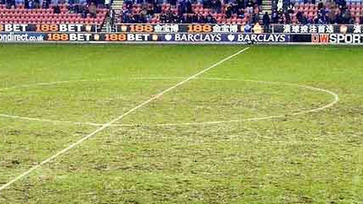 The Latics Butuh Rumput Baru - Bola Liputan6.com