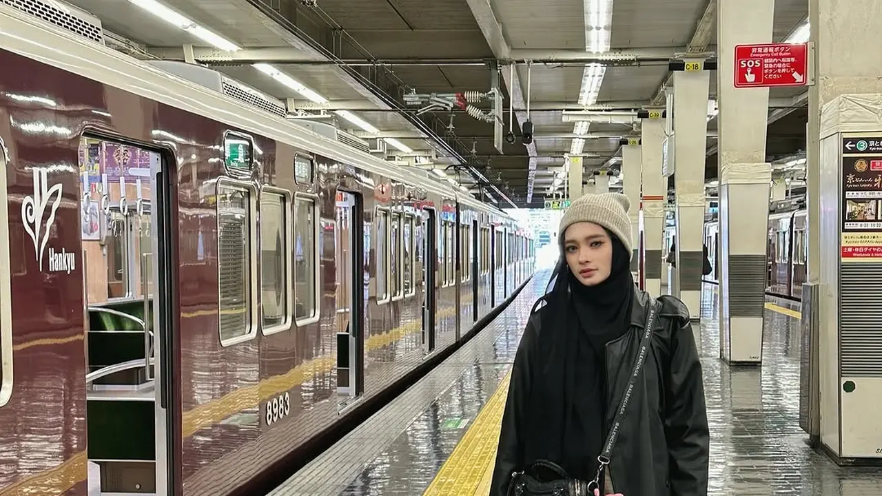 Outfitnya Tak Pernah Gagal, 7 Potret Inara Rusli Ajak Anak-Anak Liburan ...