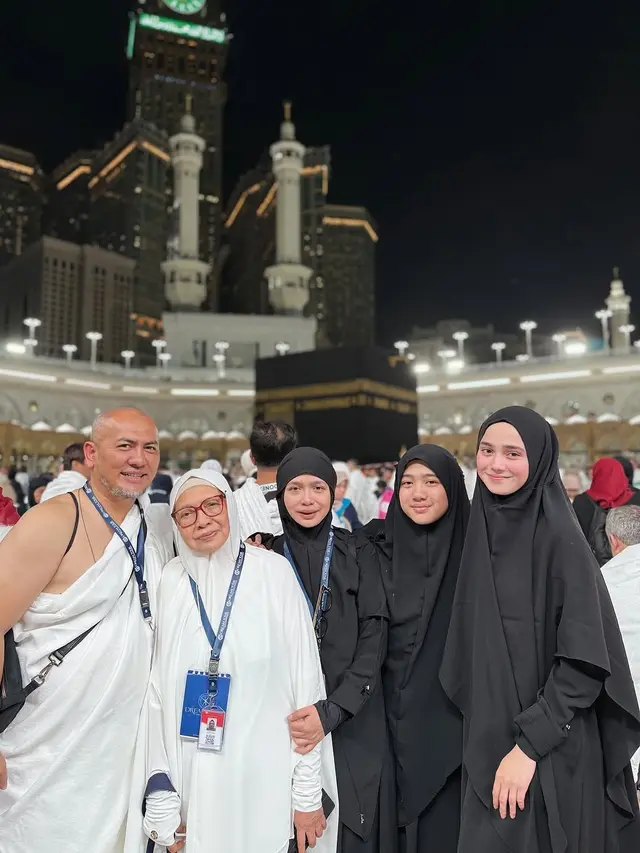 7 Artis Umrah Jelang Puasa Ramadhan 2025, Sintya Mariska Berdoa Hadiahi ...