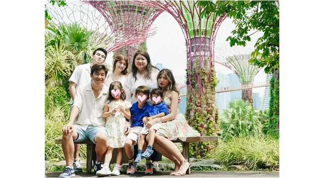 6 Potret Cassandra Lee Liburan Bareng Keluarga di Singapura, Ajak Ryuken Lie - Hot Liputan6.com