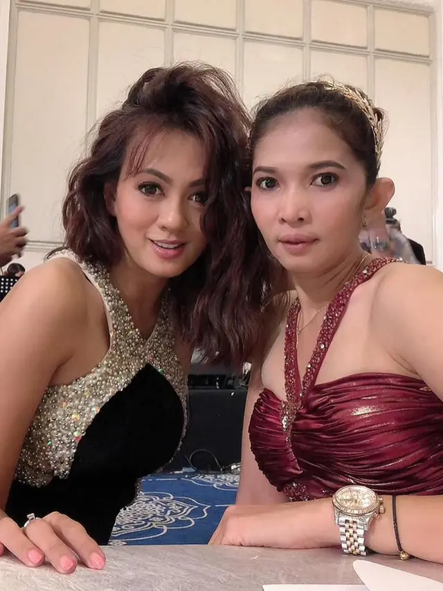 Tampil Awet Muda, Ini 7 Potret Yeyen Lidya di Usia 43 Tahun - Hot ...