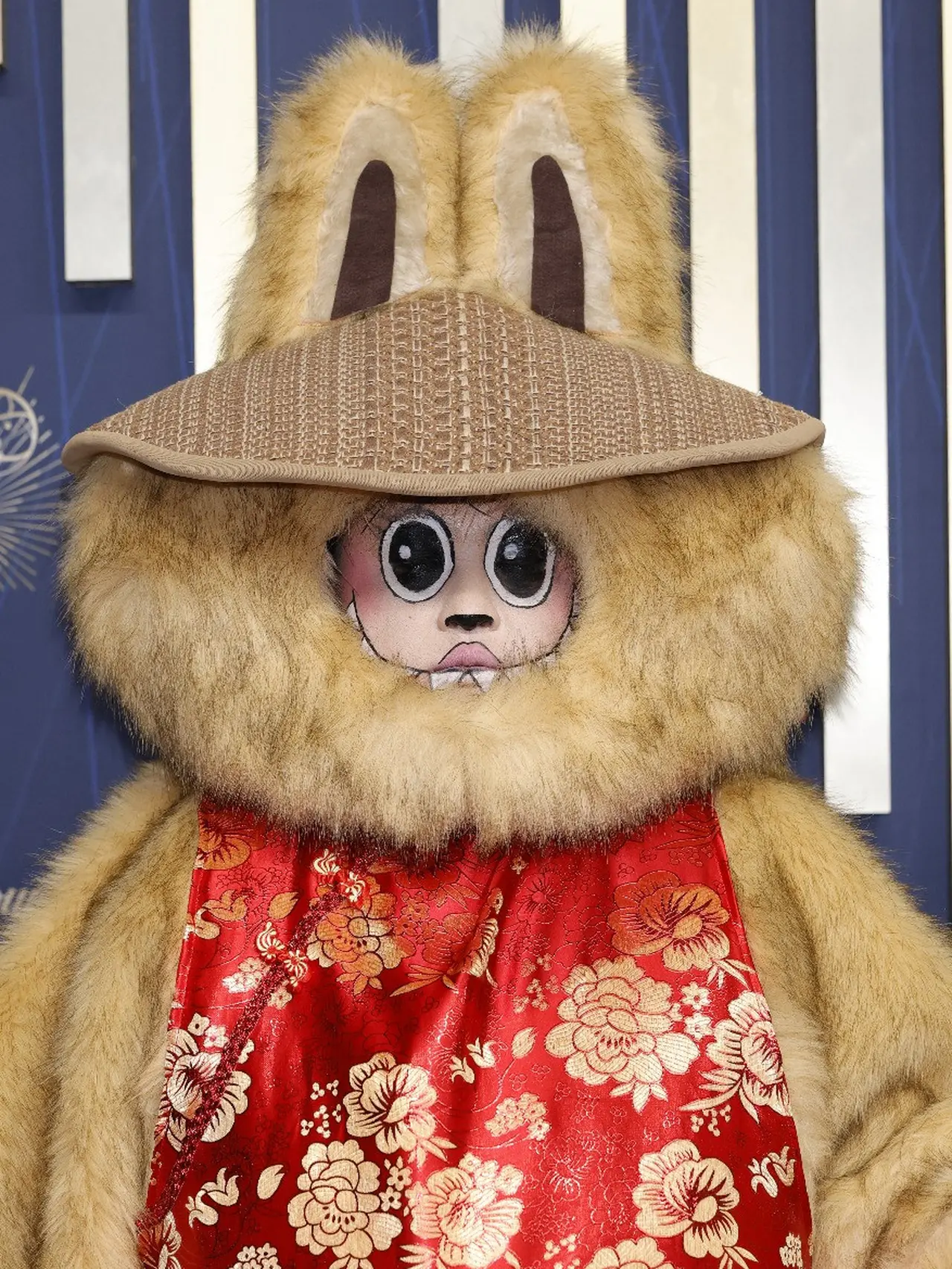 Potret Nyeleneh Joella, Tampil dengan Dandanan Labubu di Emmy Awards 2025 - ShowBiz Liputan6.com