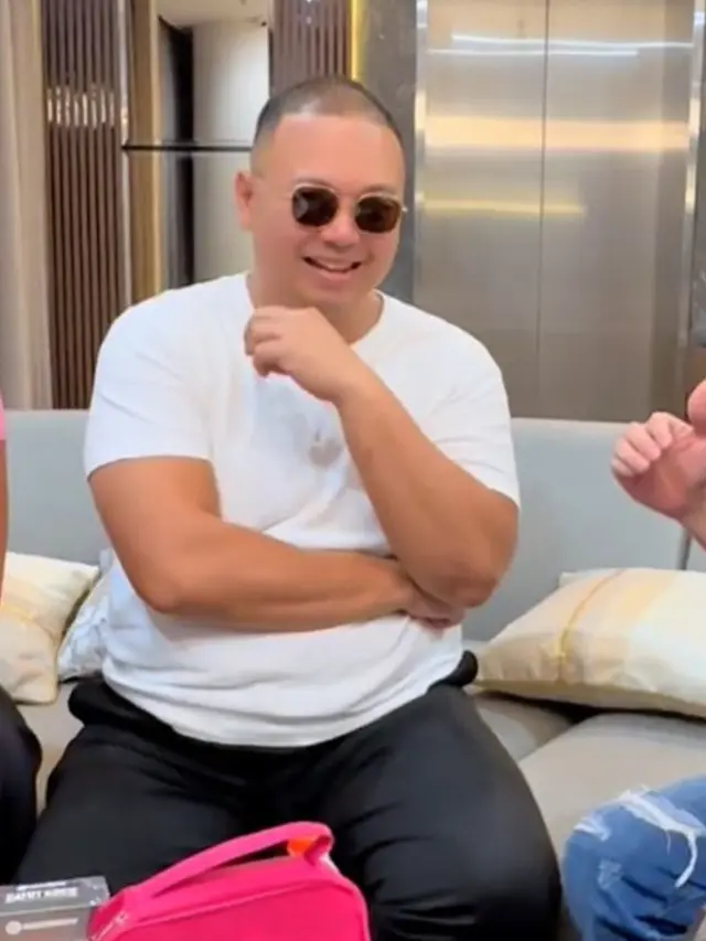 6 Potret Wajah Asli Food Vlogger Misterius Codeblu, Sempat Dihina ...