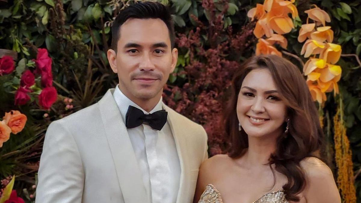 Pantas Jadi Pasangan Idola, Penampilan Darius Sinathrya dan Donna ...