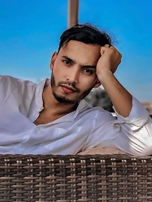 FOTO: Gaya Rifky Alhabsyi dengan Brewok yang Makin Macho - Foto ...