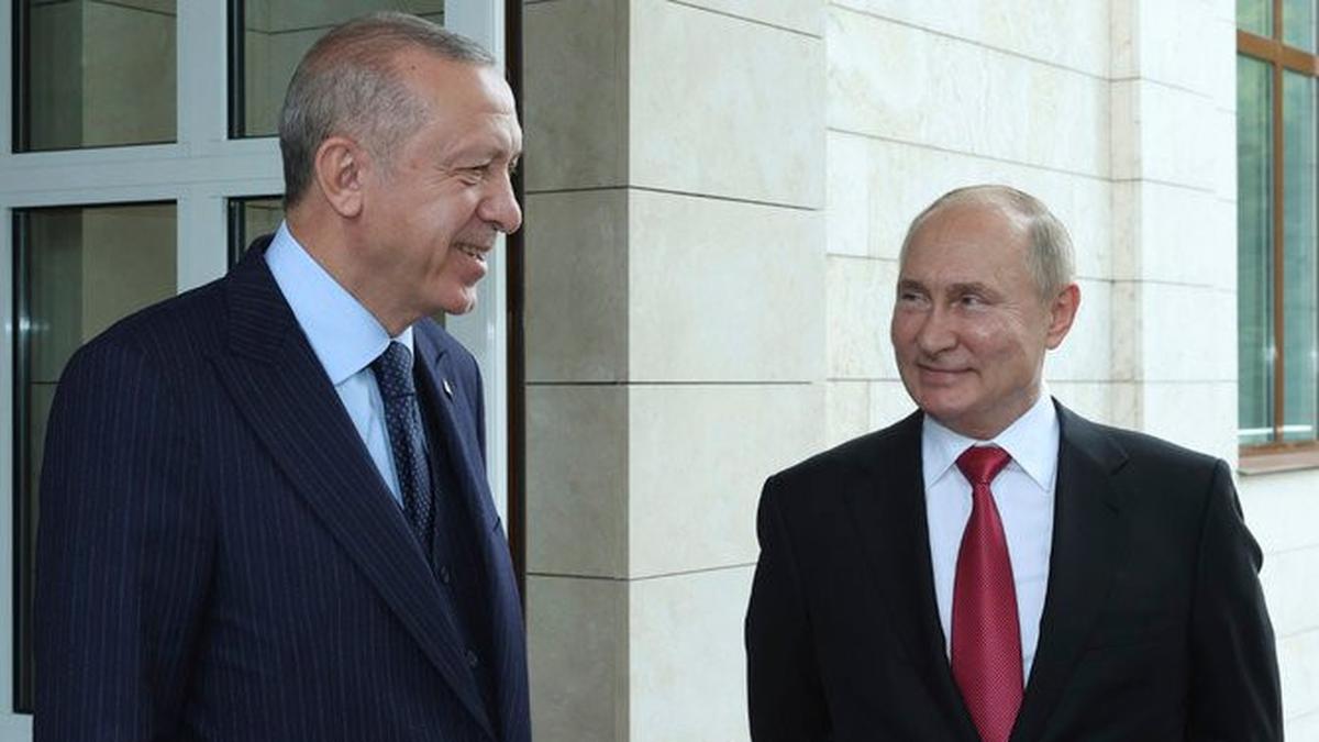 Vladimir Putin dan Erdogan Bertemu di Sochi, Isu Gencatan Senjata ...