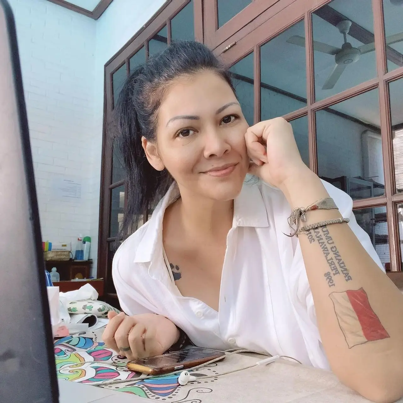 Curhat Melanie Subono Sebagai Produser Film Tentang Ibu: Begitu Jadi ...
