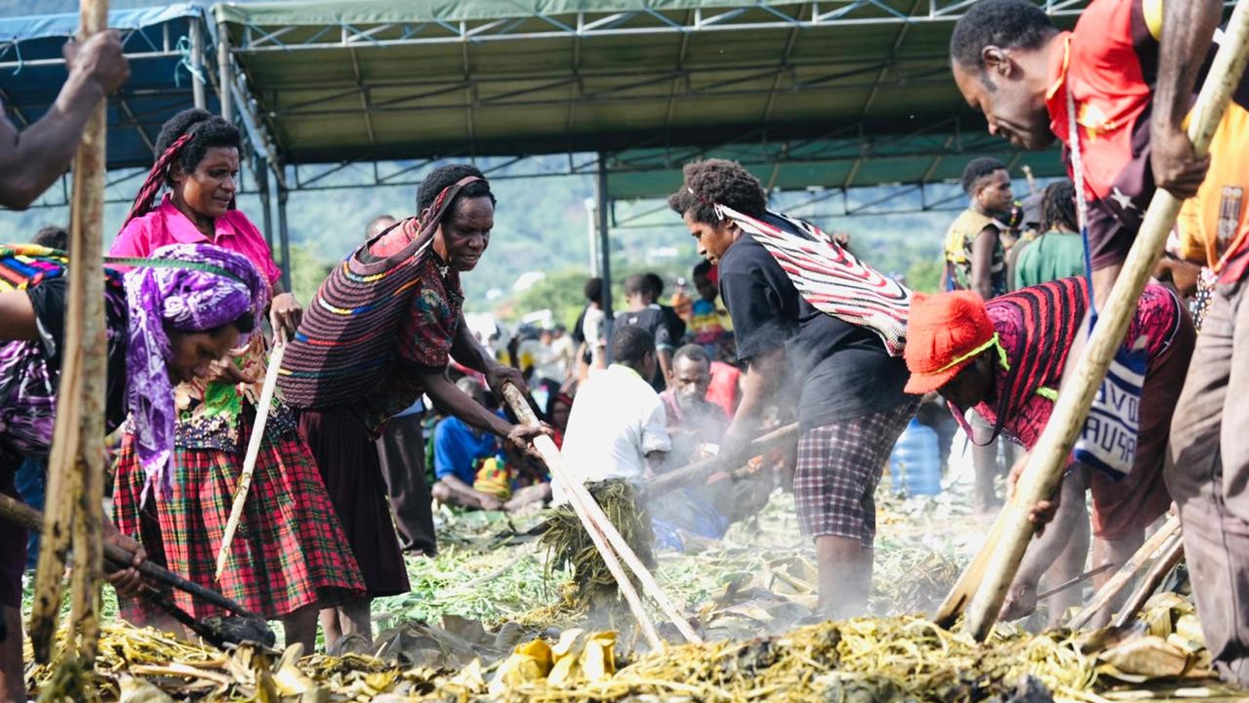 Bakar Batu dan Pesan Damai untuk Persatuan Papua Pegunungan