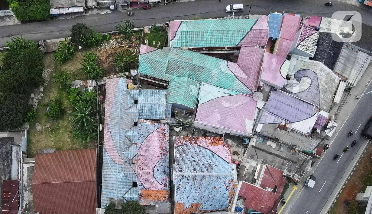 Penampakan Mural di Atap Rumah Sekitar Flyover Lenteng Agung yang ...