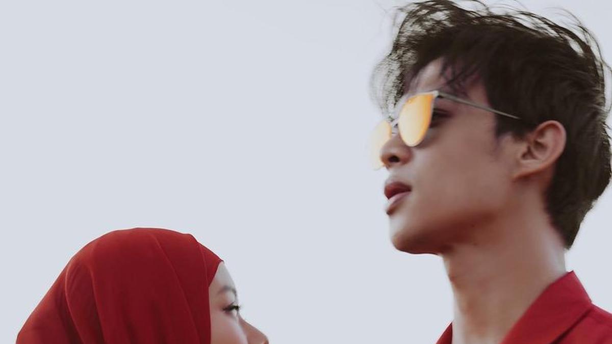 7 Gaya Kompak Dinda Hauw dan Rey Mbayang Berbusana Serba Merah dalam ...